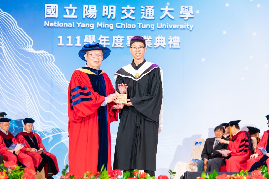 2023-06-02 [Honor] Congratulations to our student, Yong-Zhen Guan, for ...